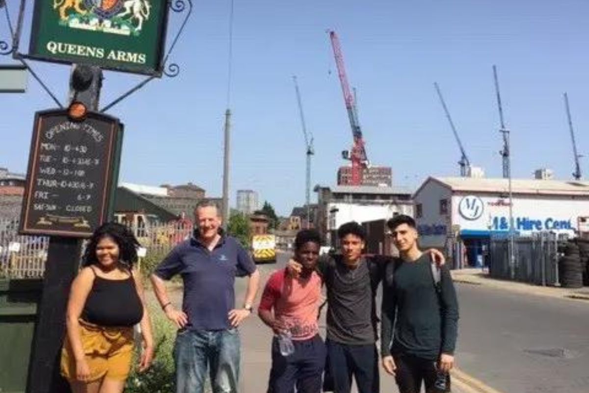 Reading College students volunteer to help the homeless with local ...