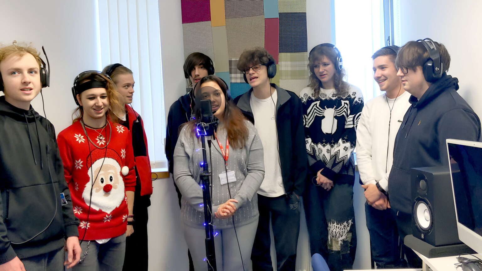 FE News | Newbury College Music Tech students spread festive cheer with Wizzard cover